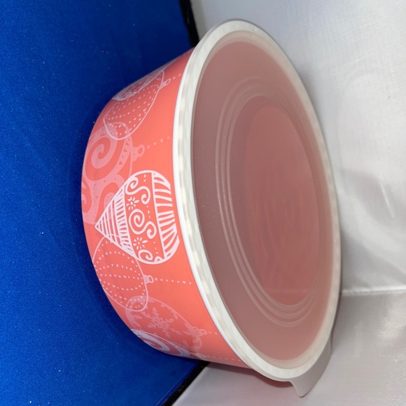 Tupperware | Storage & Organization | New Tupperware Round Pink ...